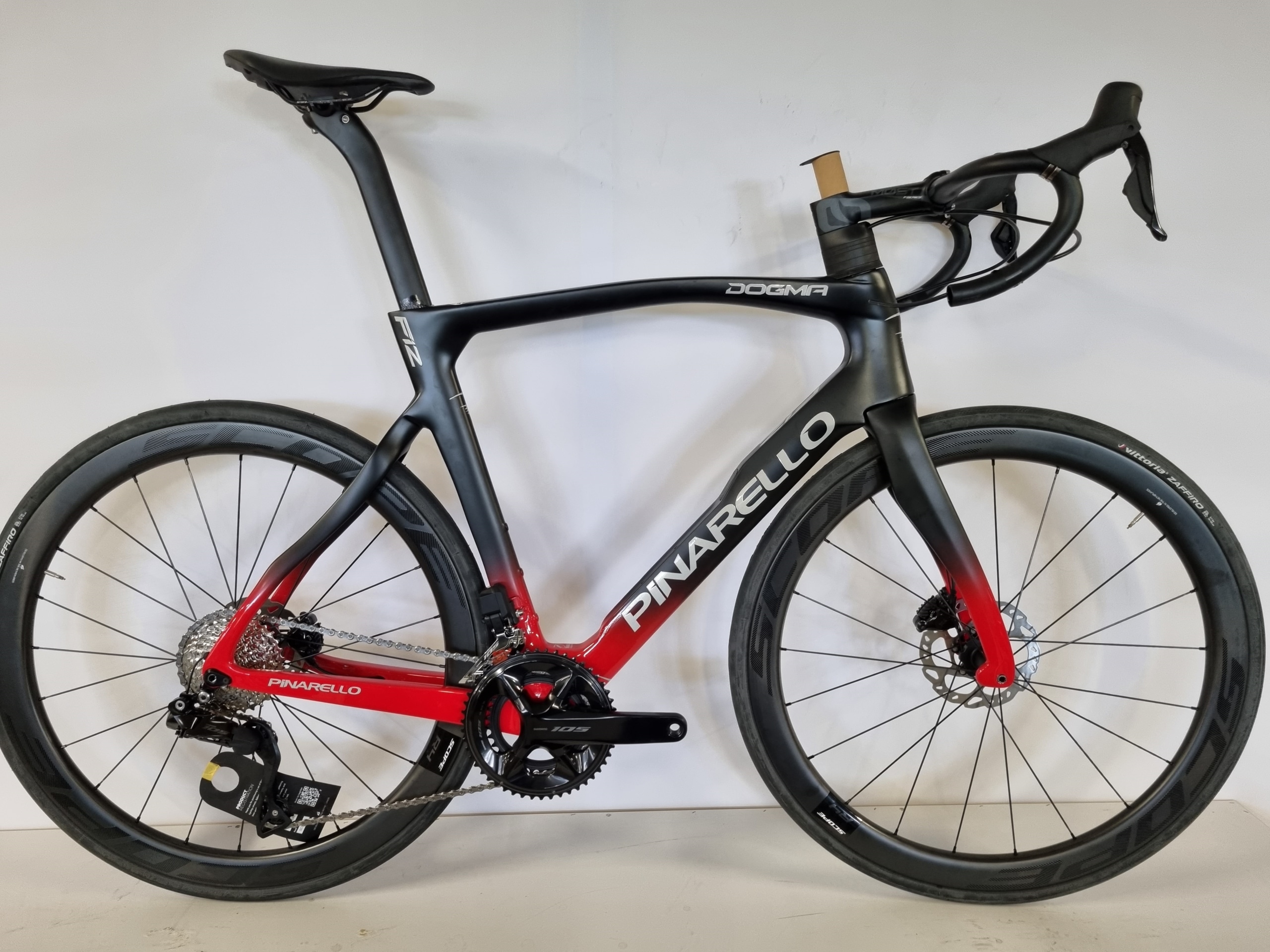 Pinarello Dogma F12 Disc 105 DI2 | Leisure World