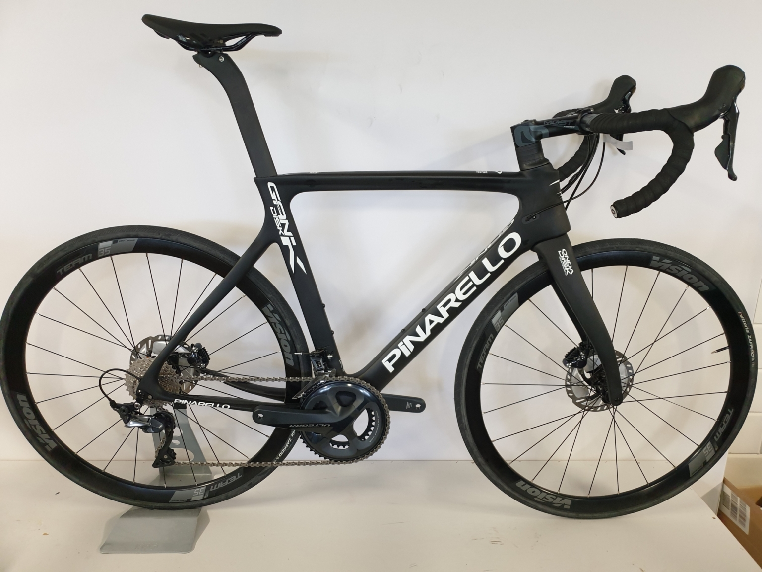Pinarello Paris Disc Ultegra - Leisure World